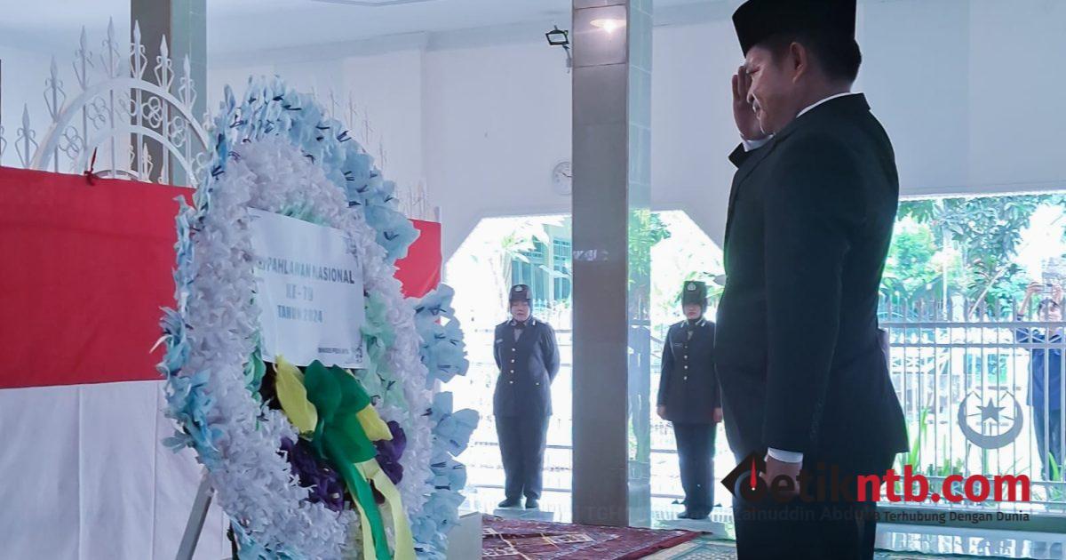 Pj Gubernur NTB Ziarah ke Makam Pahlawan Nasional TGH Muhammad ...
